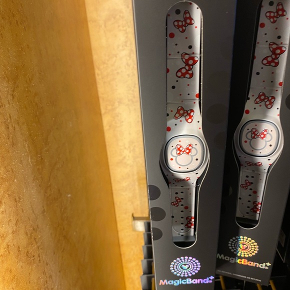 Disney | Accessories | Disney Minnie Mouse Peeks Red Bow Polka Dot ...